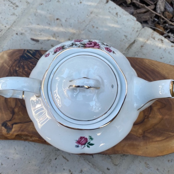 Ellgreave | Kitchen | Vintage English Ellgreave Floral Scalloped Teapot ...